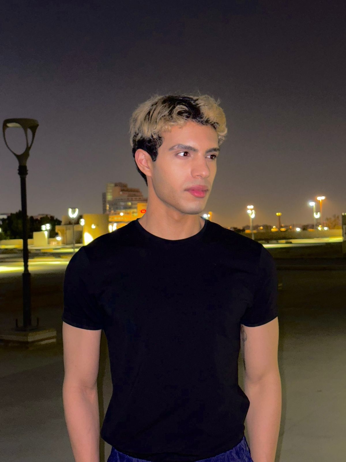 علي ماجد: صوت بارز ومحتوى فريد في عالم الجمال السعودي - مجلة هي